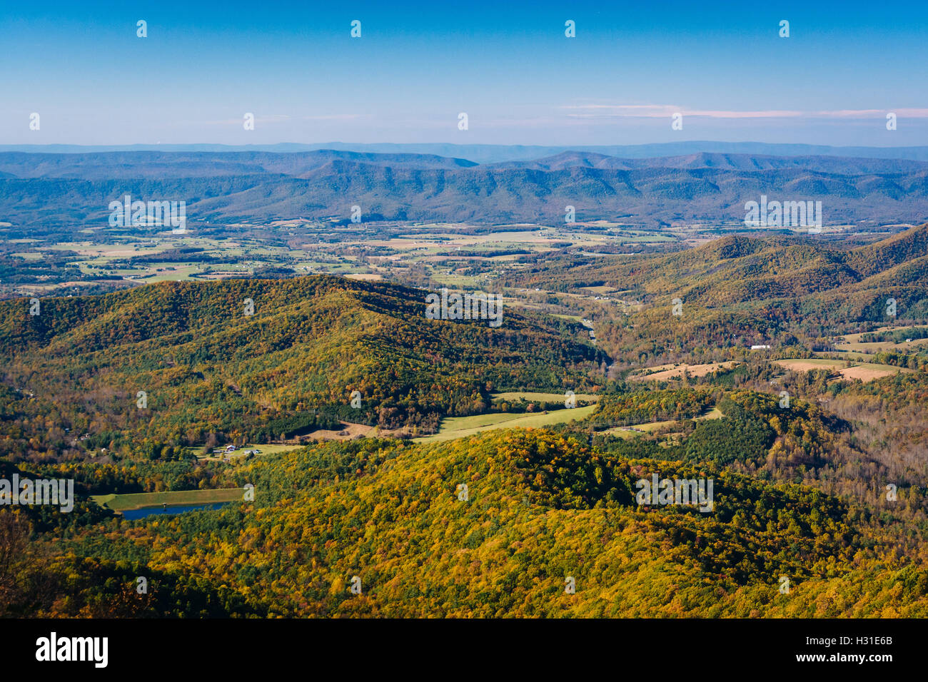 Shenandoah skyline drive fall hi-res stock photography and images - Alamy