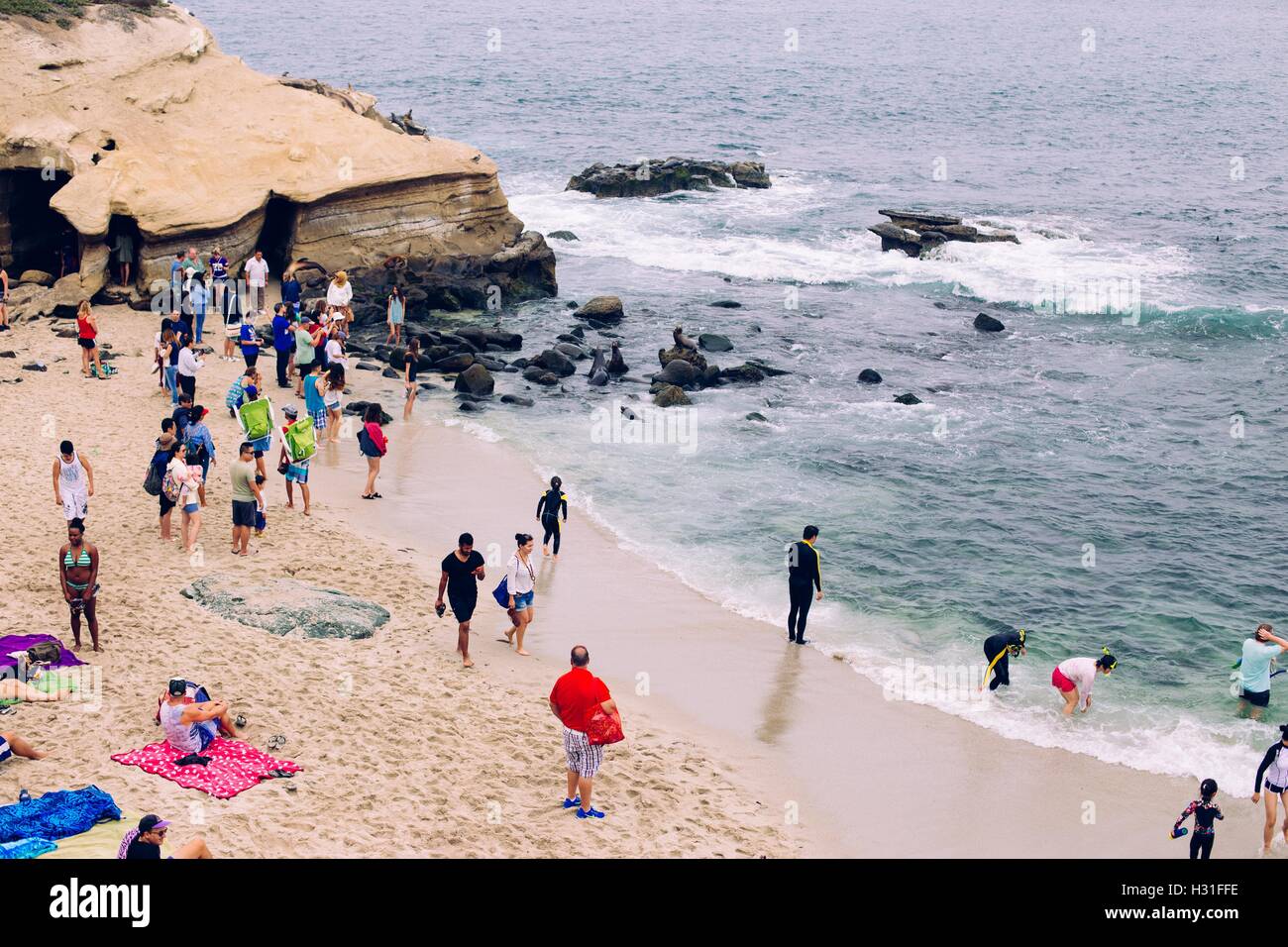 Swarming people hi-res stock photography and images - Alamy