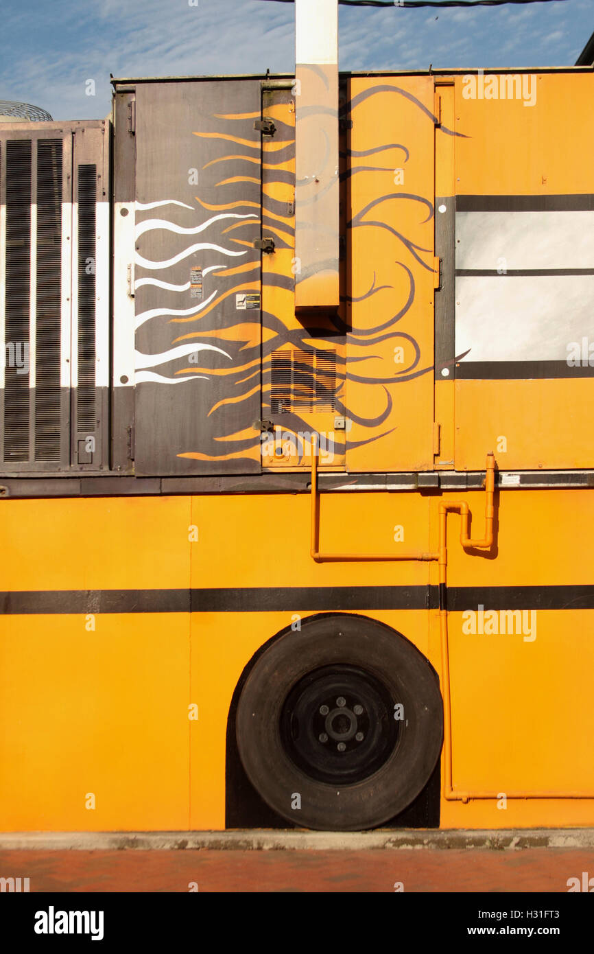 Painted school bus hi-res stock photography and images - Alamy