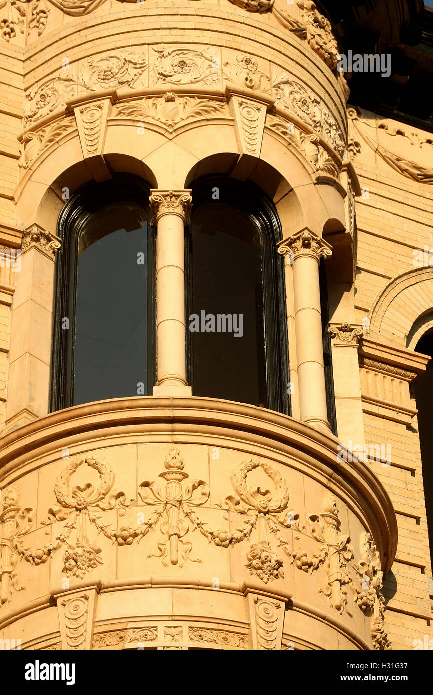 Adjacent windows hi-res stock photography and images - Alamy