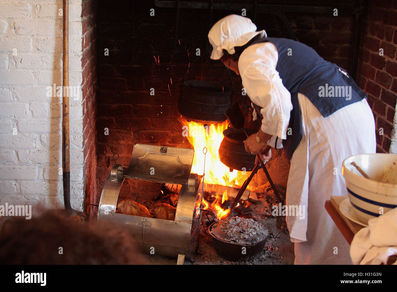 Demonstration of old style cooking in fireplace Stock Photo - Alamy