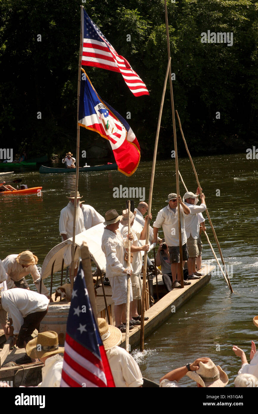 James river batteau hi-res stock photography and images - Alamy