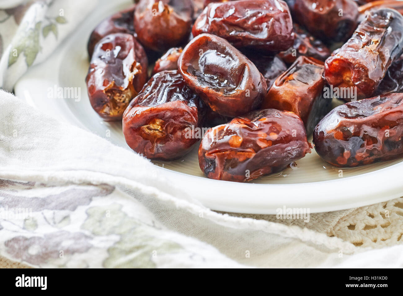 Plate of dry dates hi-res stock photography and images - Alamy