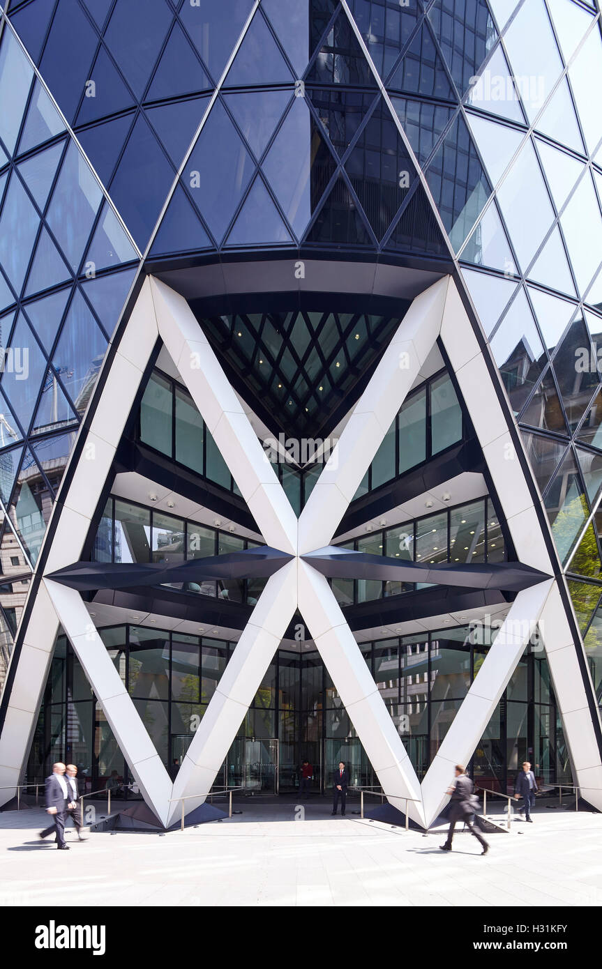 Iconic Entrance to the Gherkin with office workers passing by. Office ...