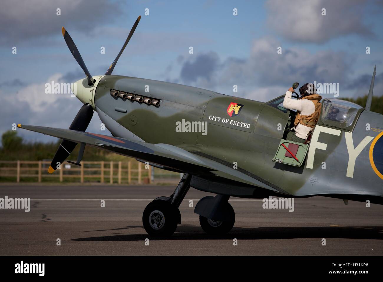 Pilot in spitfire cockpit hi-res stock photography and images - Alamy