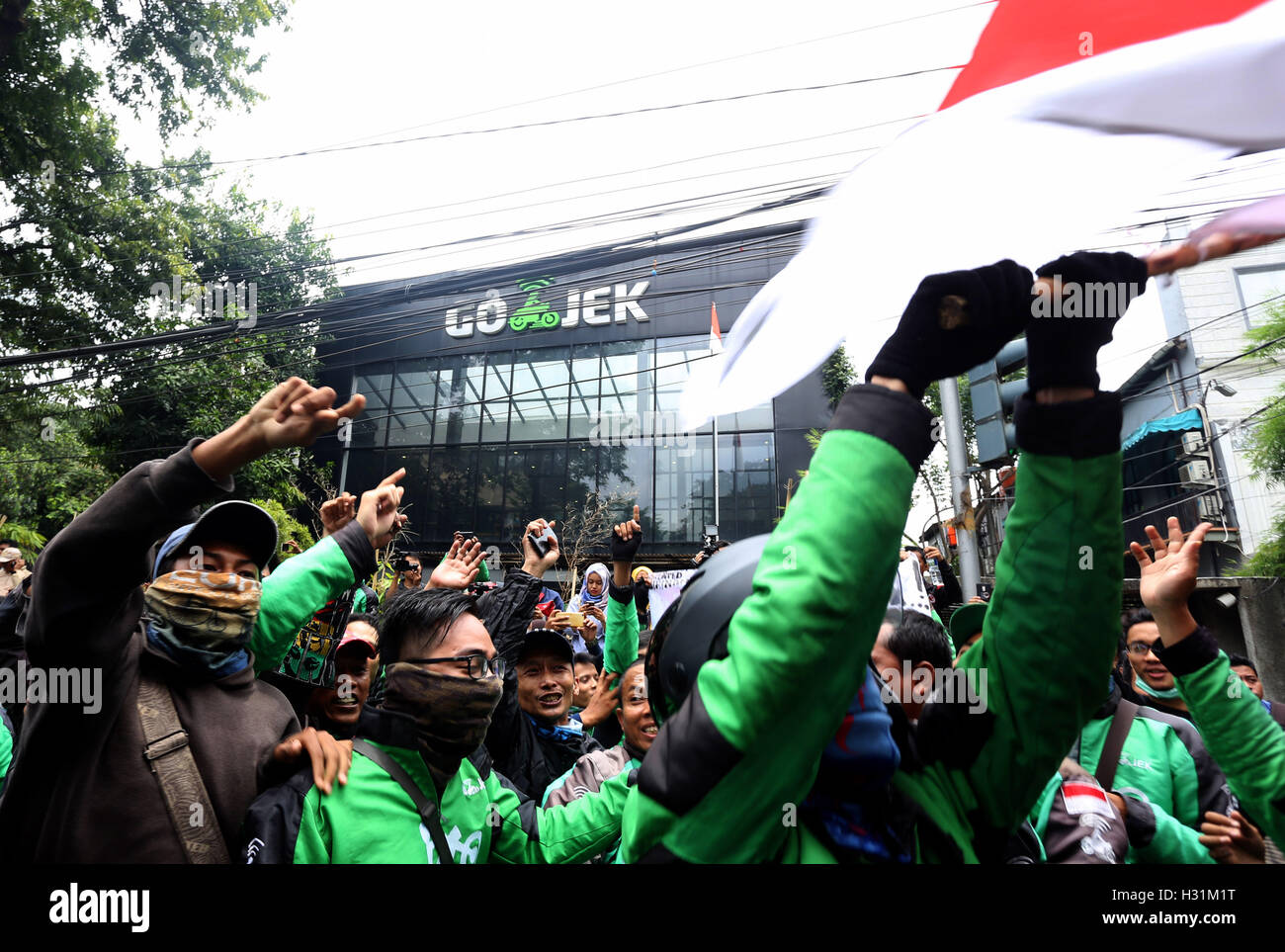 Jakarta, Indonesia. 03rd Oct, 2016. Demo performed by the driver Gojek ...