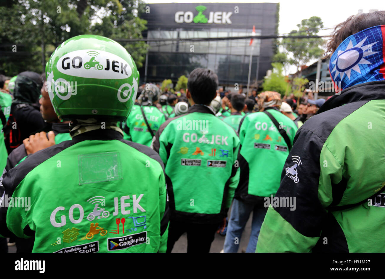 Jakarta, Indonesia. 03rd Oct, 2016. Demo performed by the driver Gojek ...