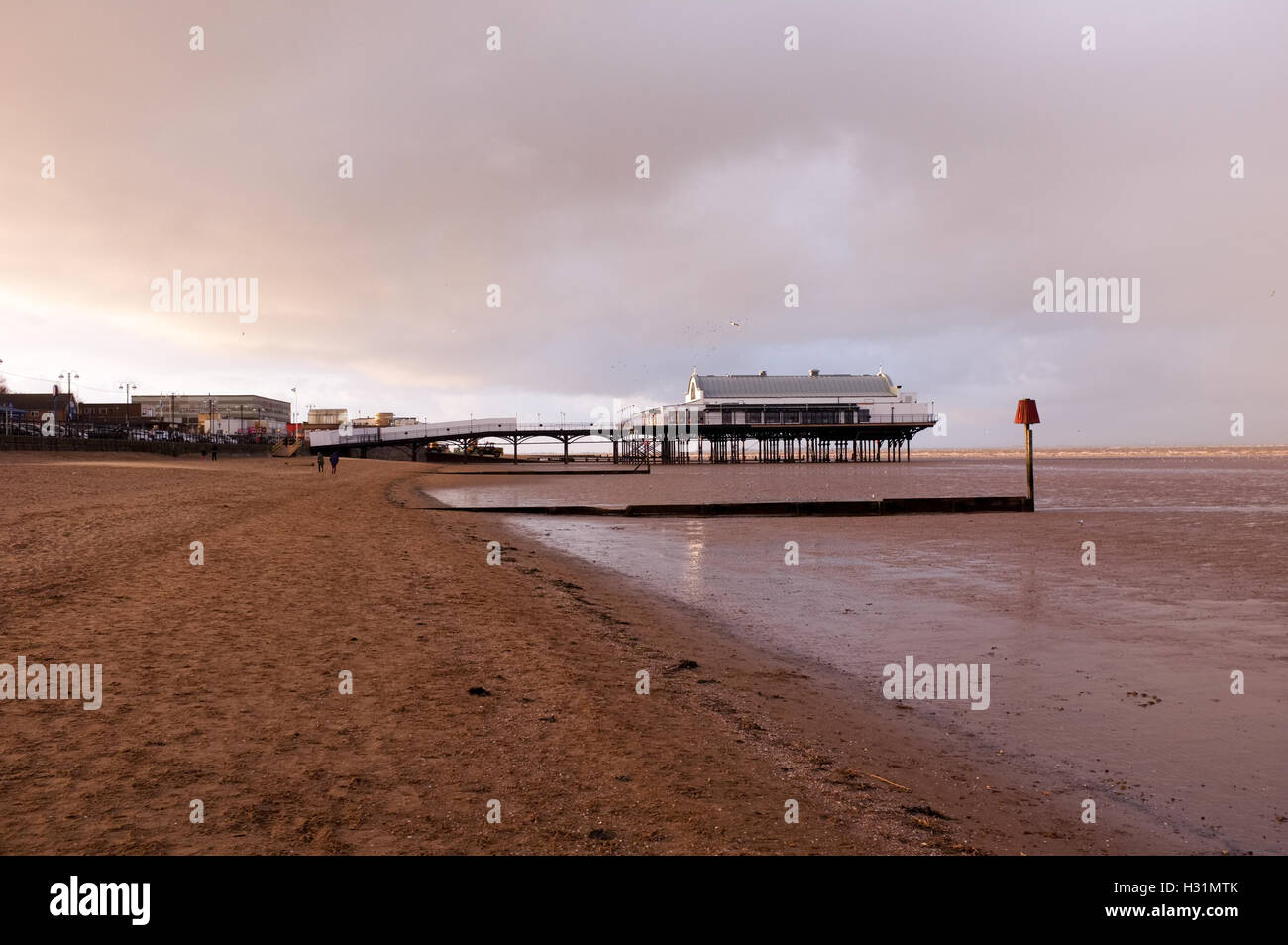 Skegness pier and beach Stock Photo - Alamy