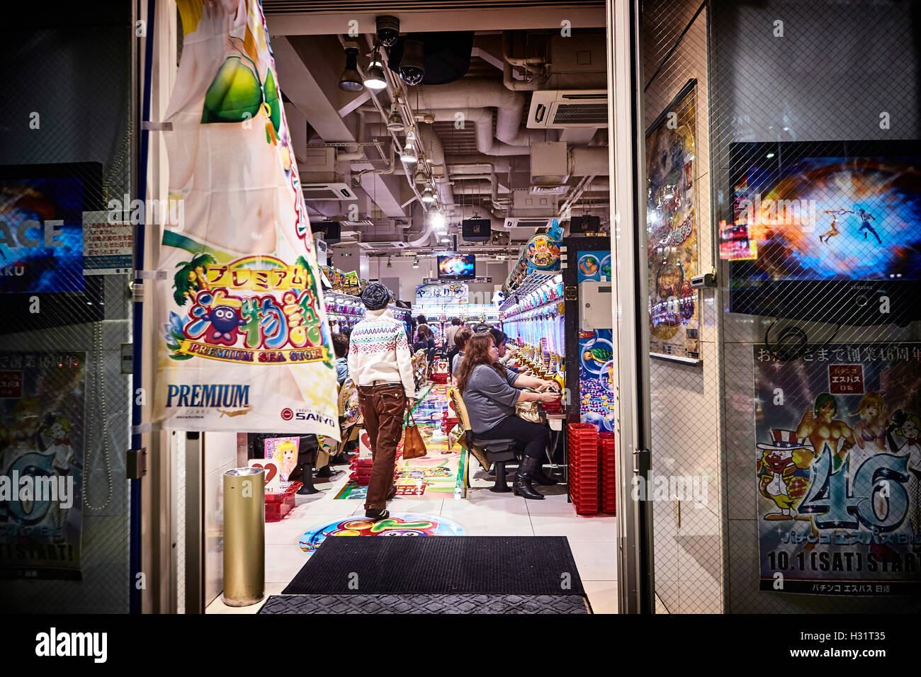 Video game machines hi-res stock photography and images - Alamy