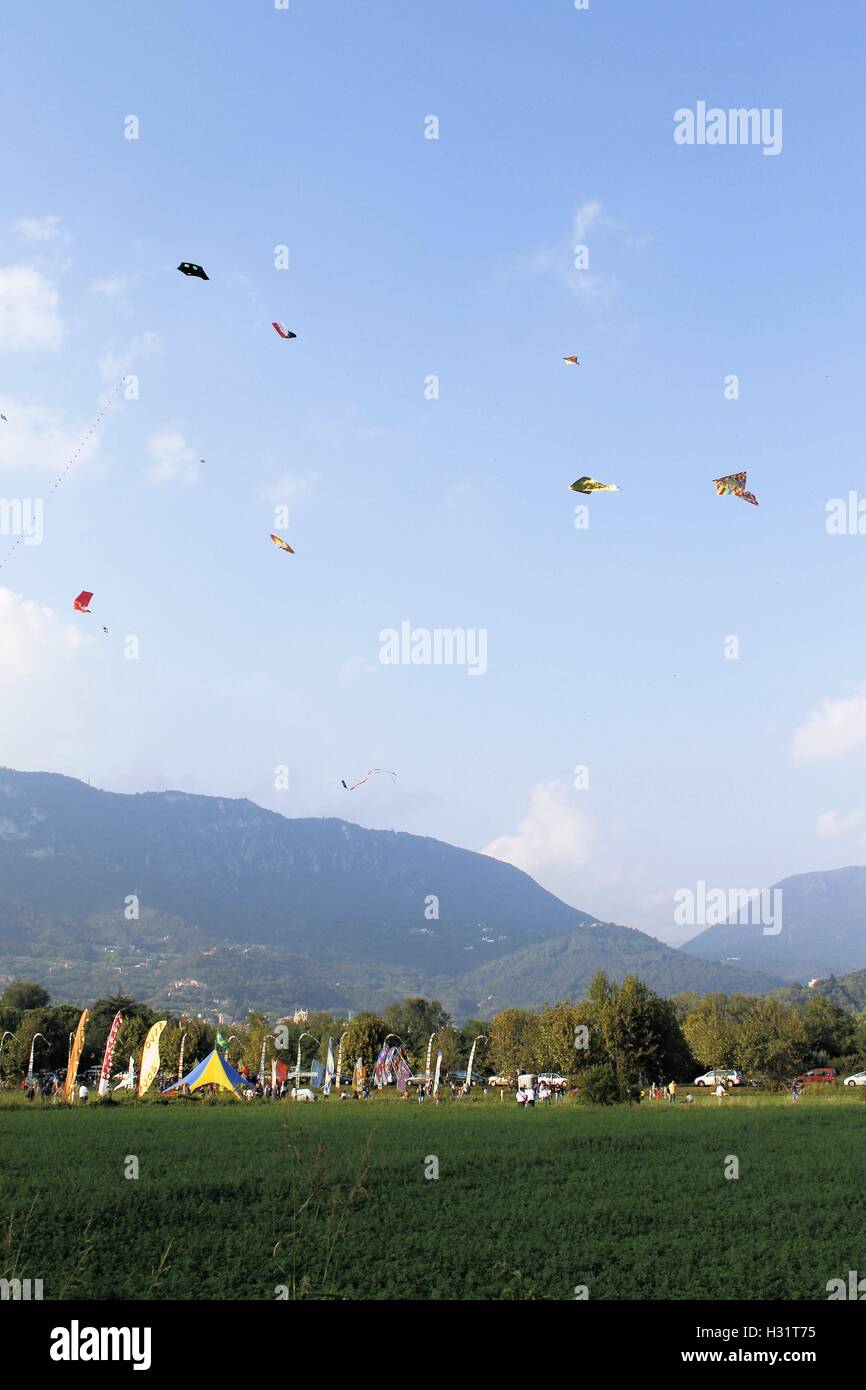Kites party hi-res stock photography and images - Alamy