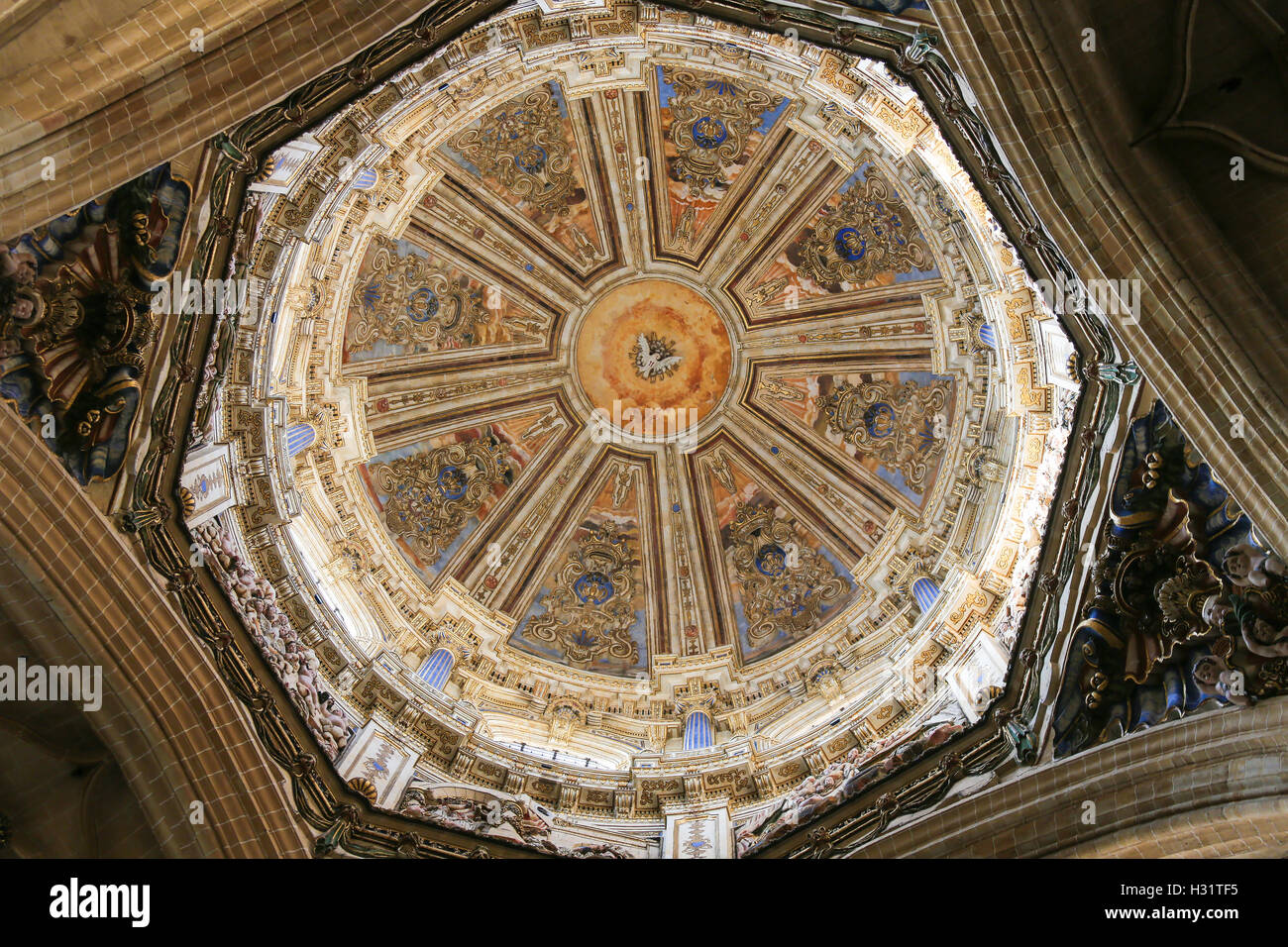 Crossing, junction of the four arms of the cruciform (cross-shaped) in ...