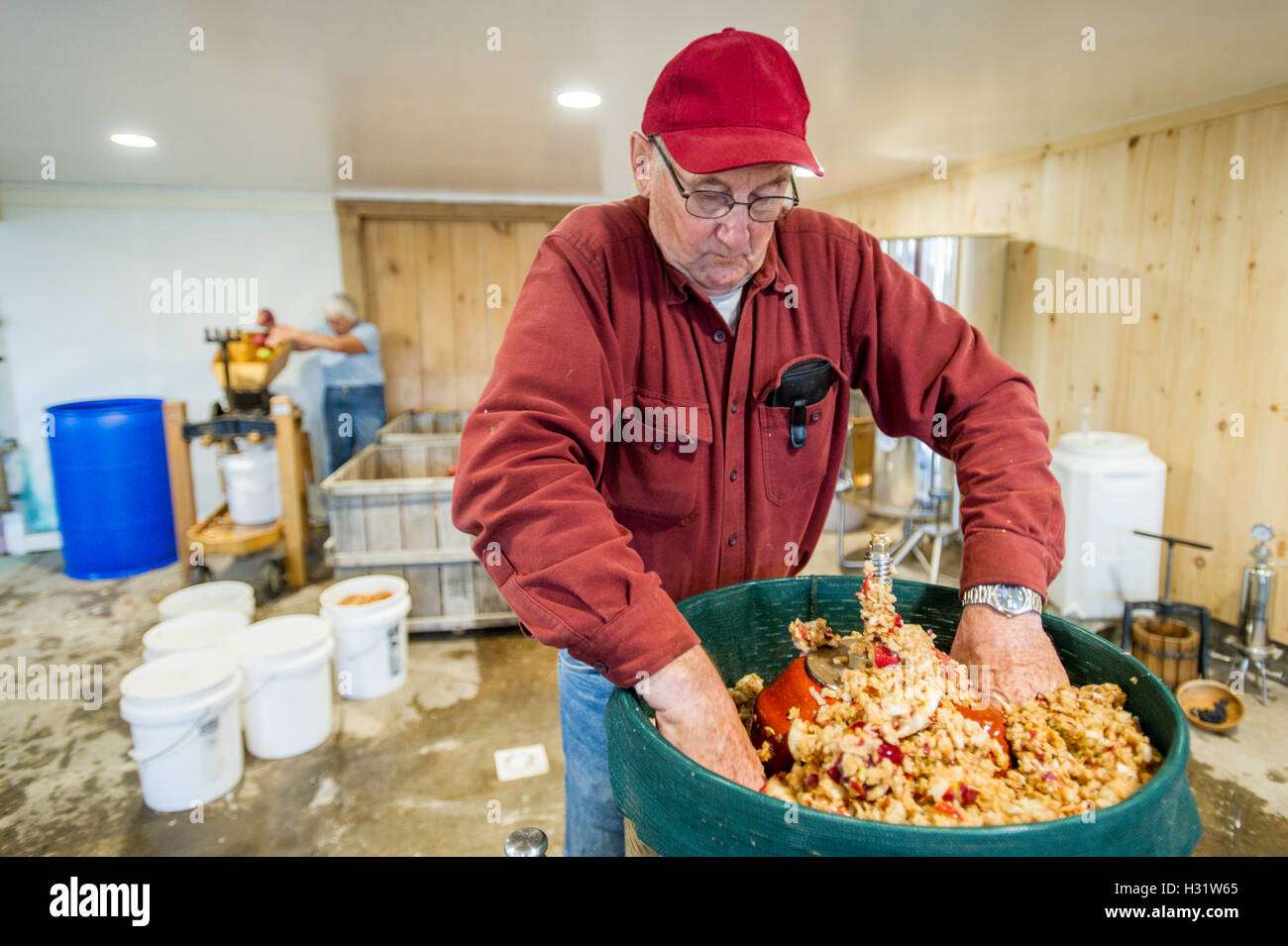 Cider production hi-res stock photography and images - Alamy