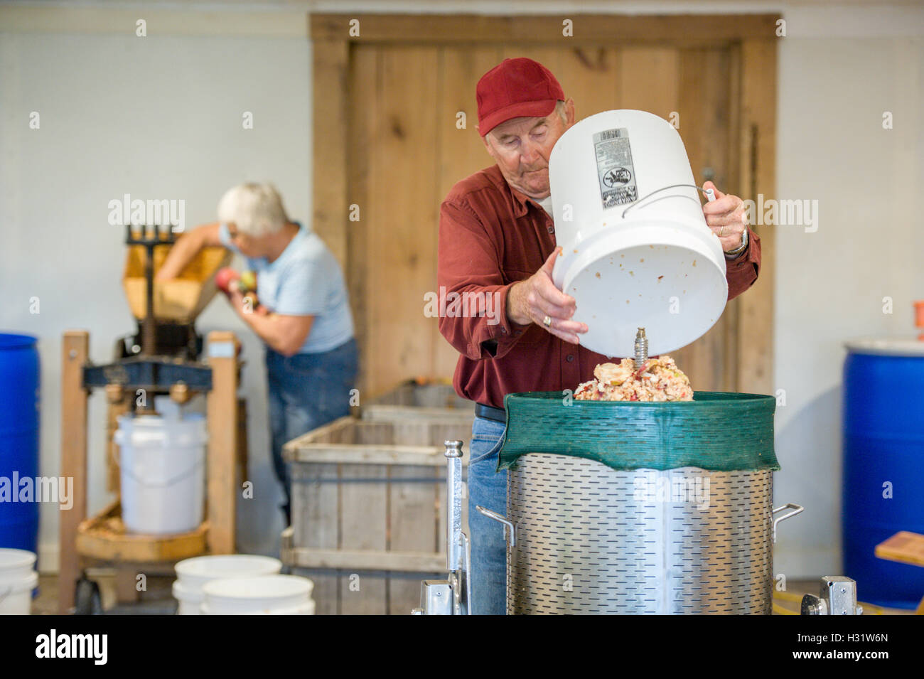 Cider production hi-res stock photography and images - Alamy