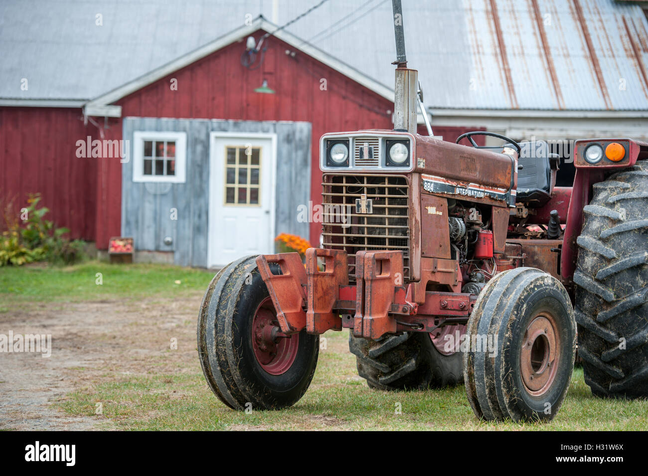 Tractor in barn hi-res stock photography and images - Alamy