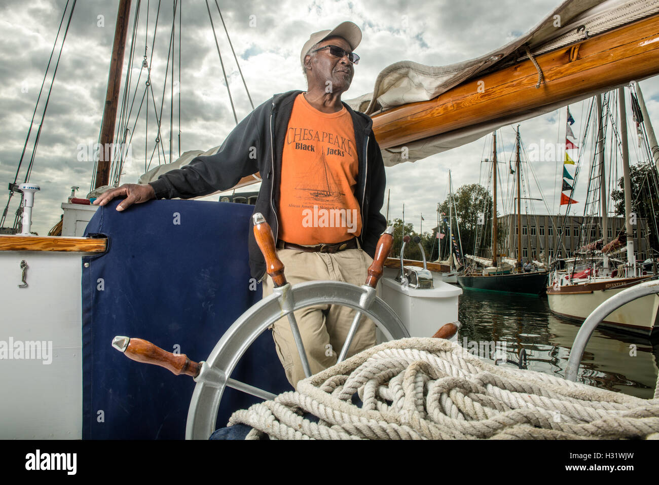 Skipjack sailboat on chesapeake bay hi-res stock photography and images ...