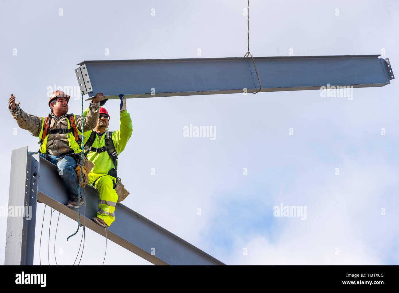 Iron workers beam hi-res stock photography and images - Alamy