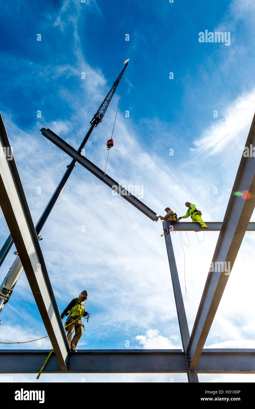Iron workers sitting on a beam at a construction site Stock Photo - Alamy