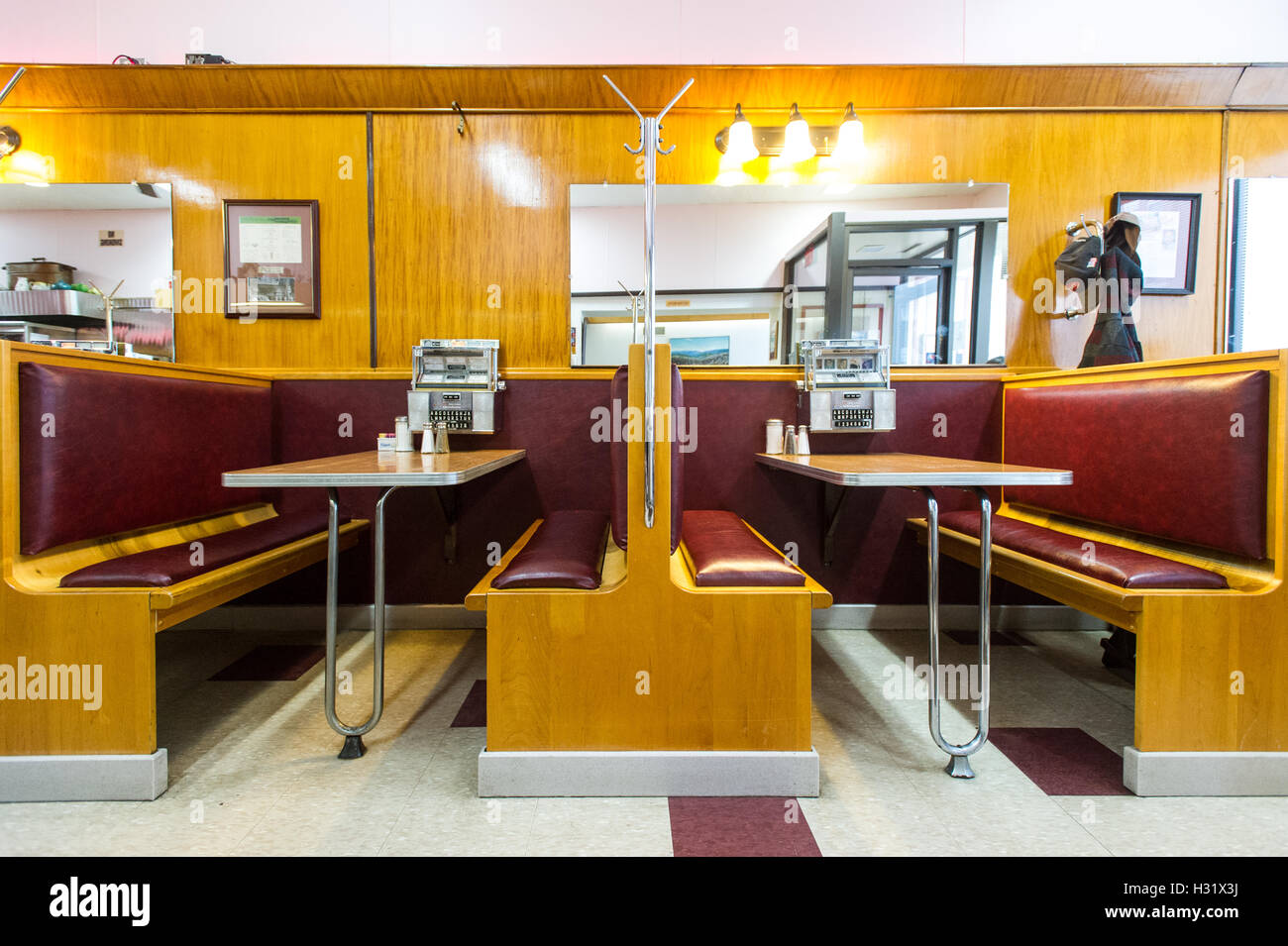 Restaurant booths hi-res stock photography and images - Alamy
