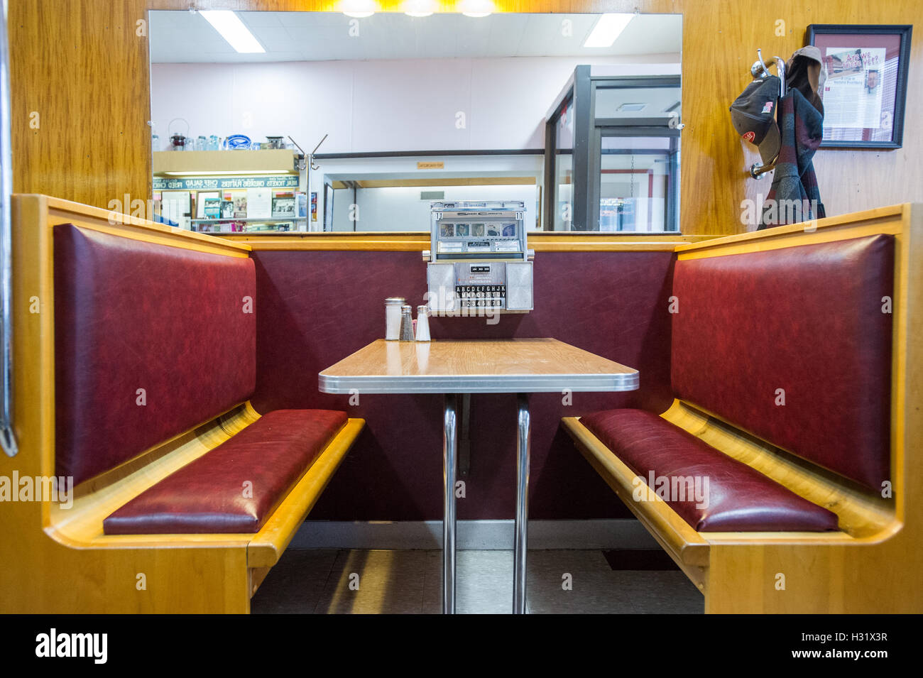 Restaurant booths hi-res stock photography and images - Alamy