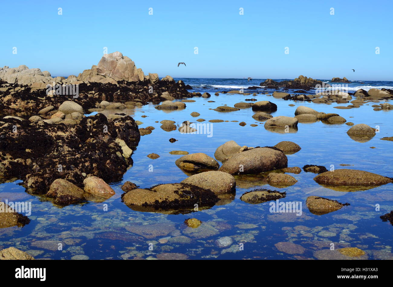 Rocks water sunny hi-res stock photography and images - Alamy