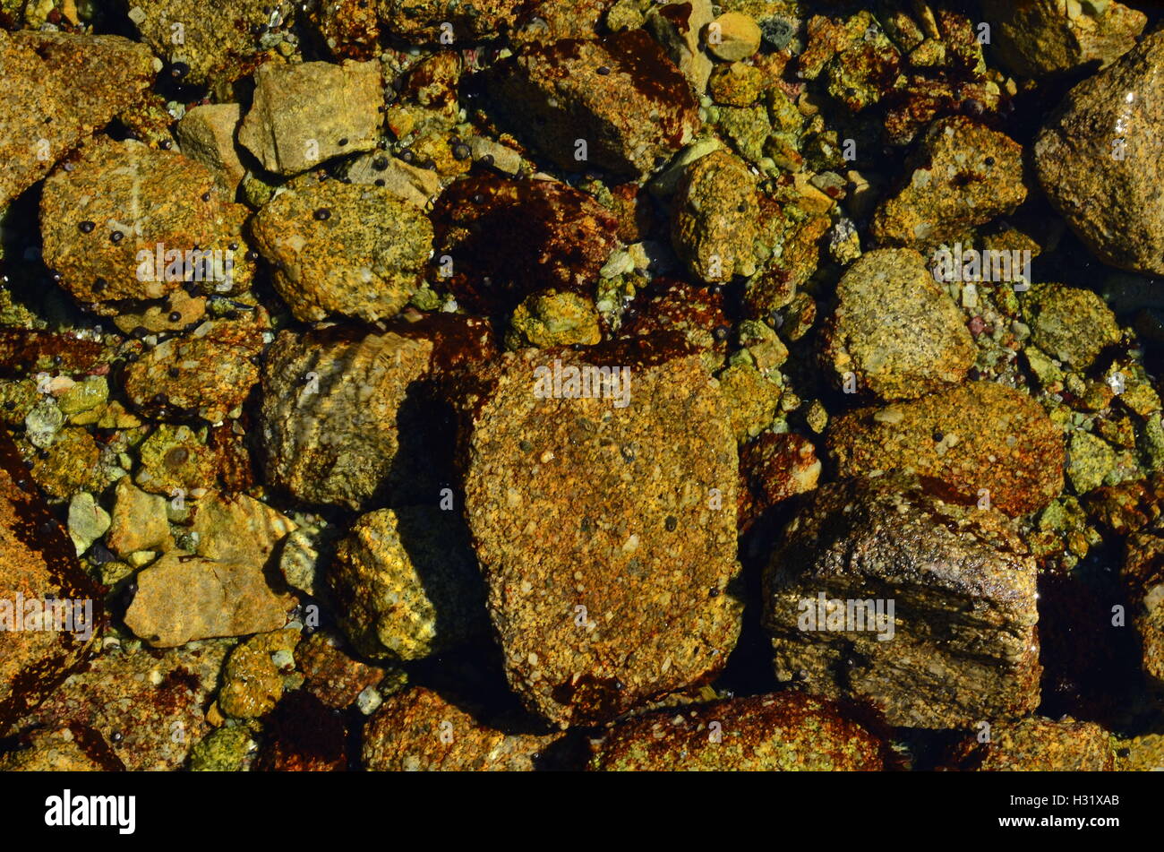 Rocks water sunny hi-res stock photography and images - Alamy