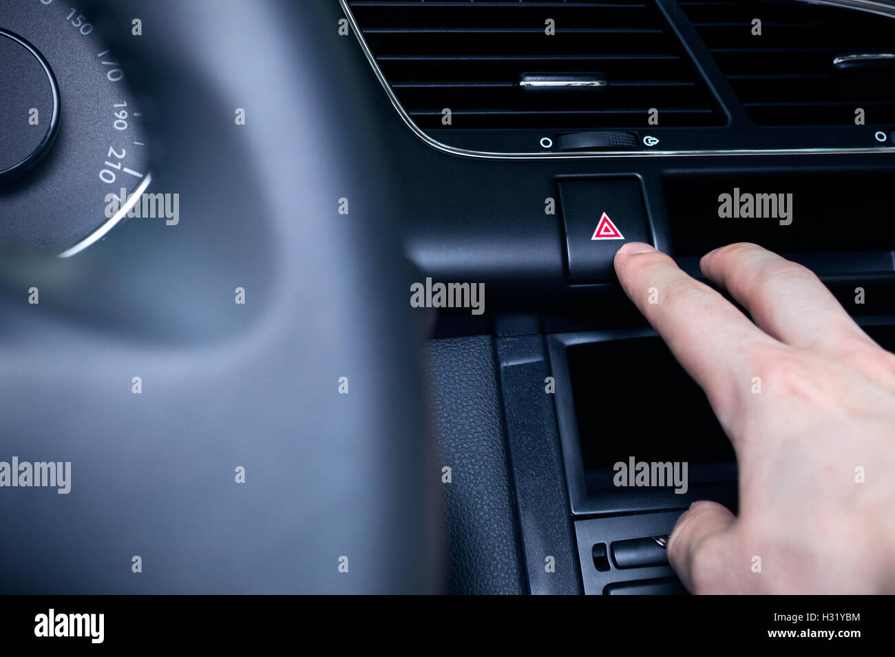 Car triangle hi-res stock photography and images - Alamy
