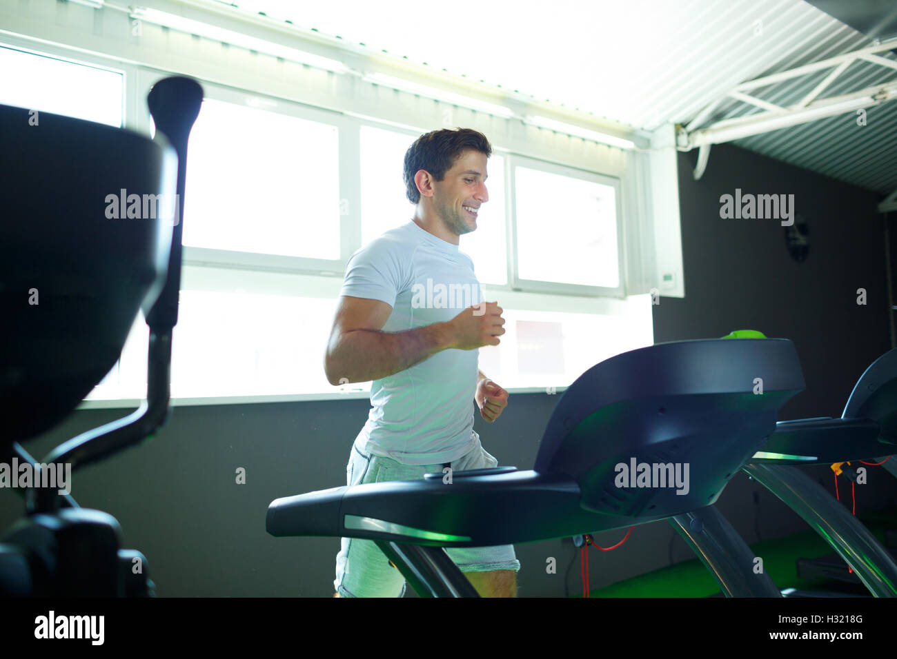 Fat guy running hi-res stock photography and images - Alamy