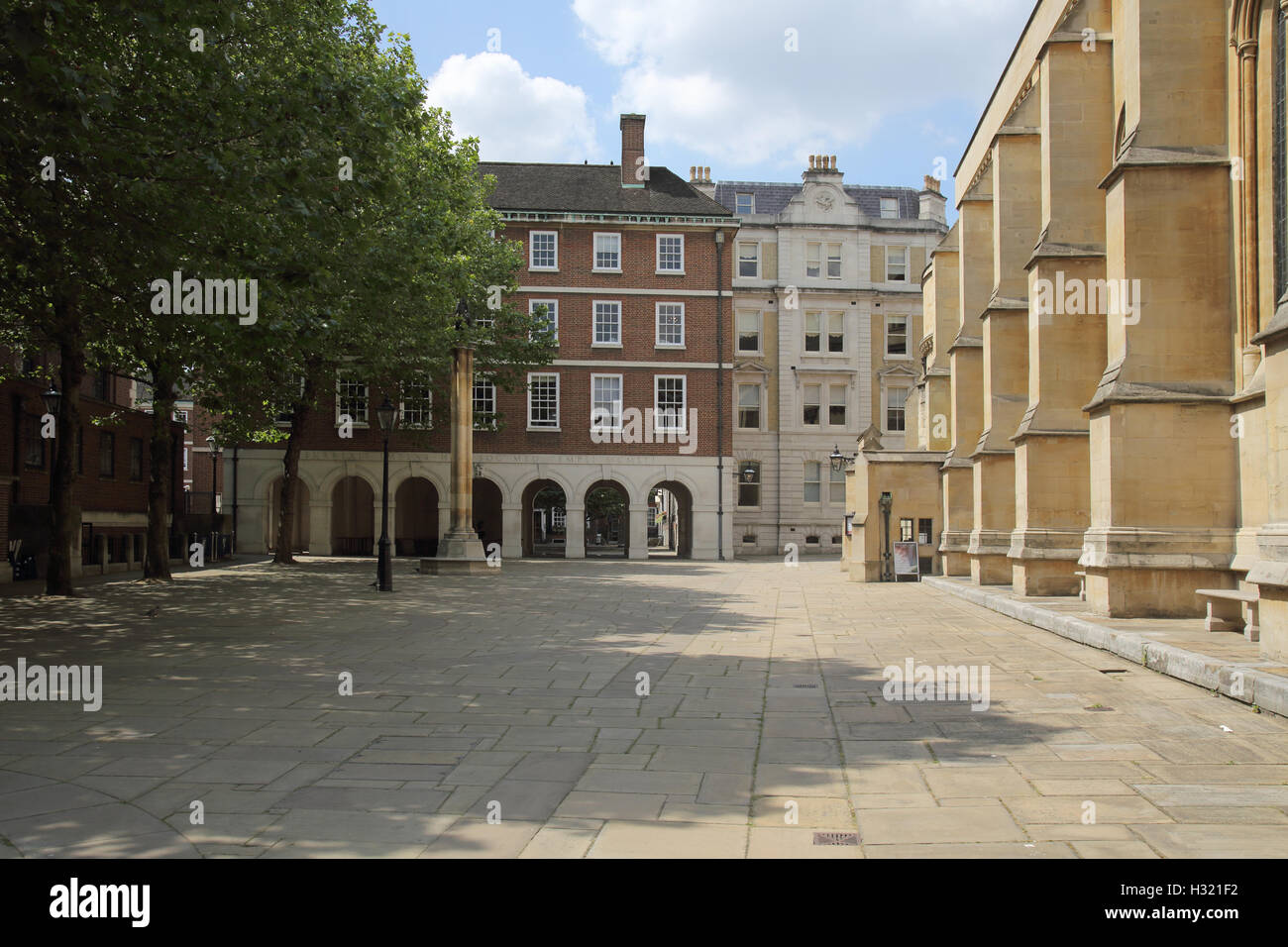 inns of court inner and middle temple church london Stock Photo - Alamy