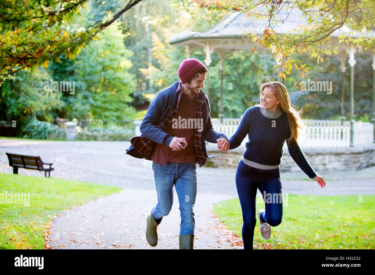 Couple running together hi-res stock photography and images - Alamy
