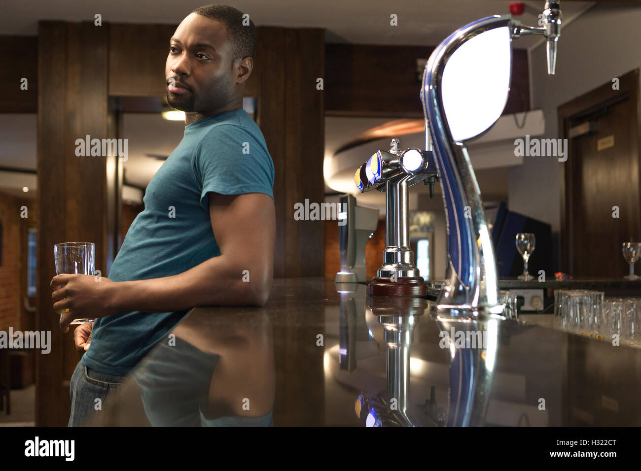 Man drink in bar hi-res stock photography and images - Alamy
