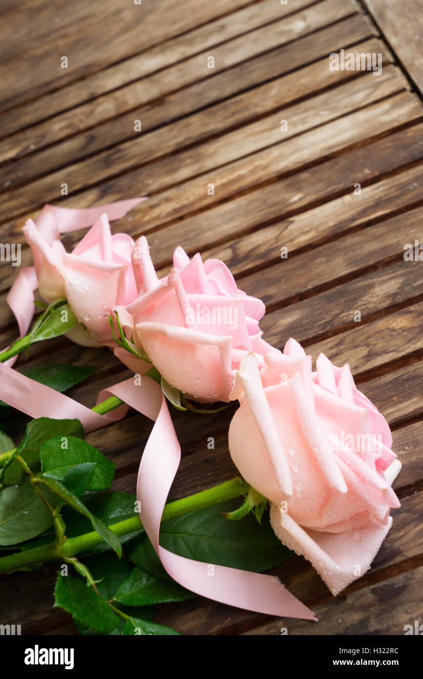 Pink blooming roses on wood Stock Photo - Alamy