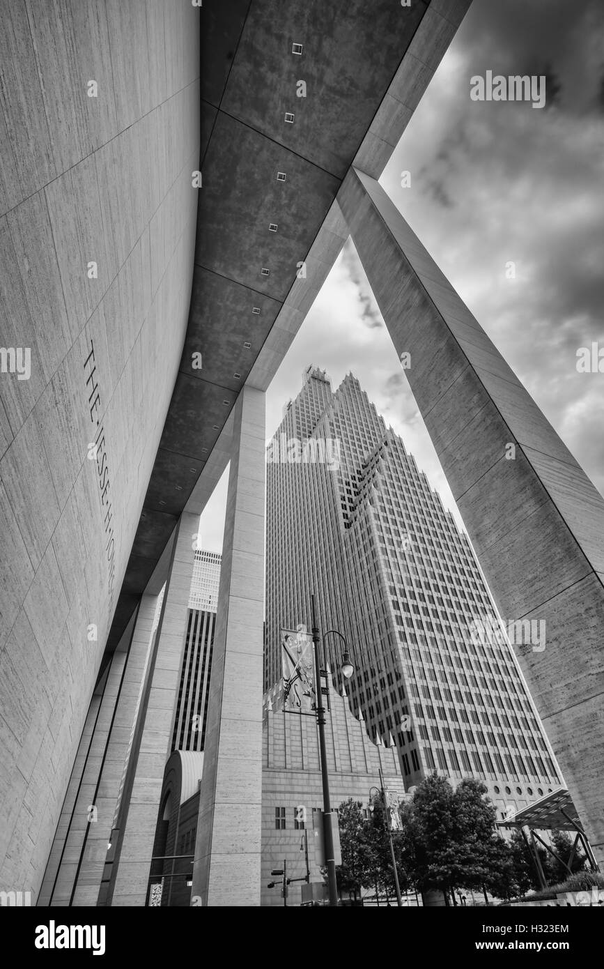 Bank of America Building through the Pillars of the Jesse Jones Hall ...