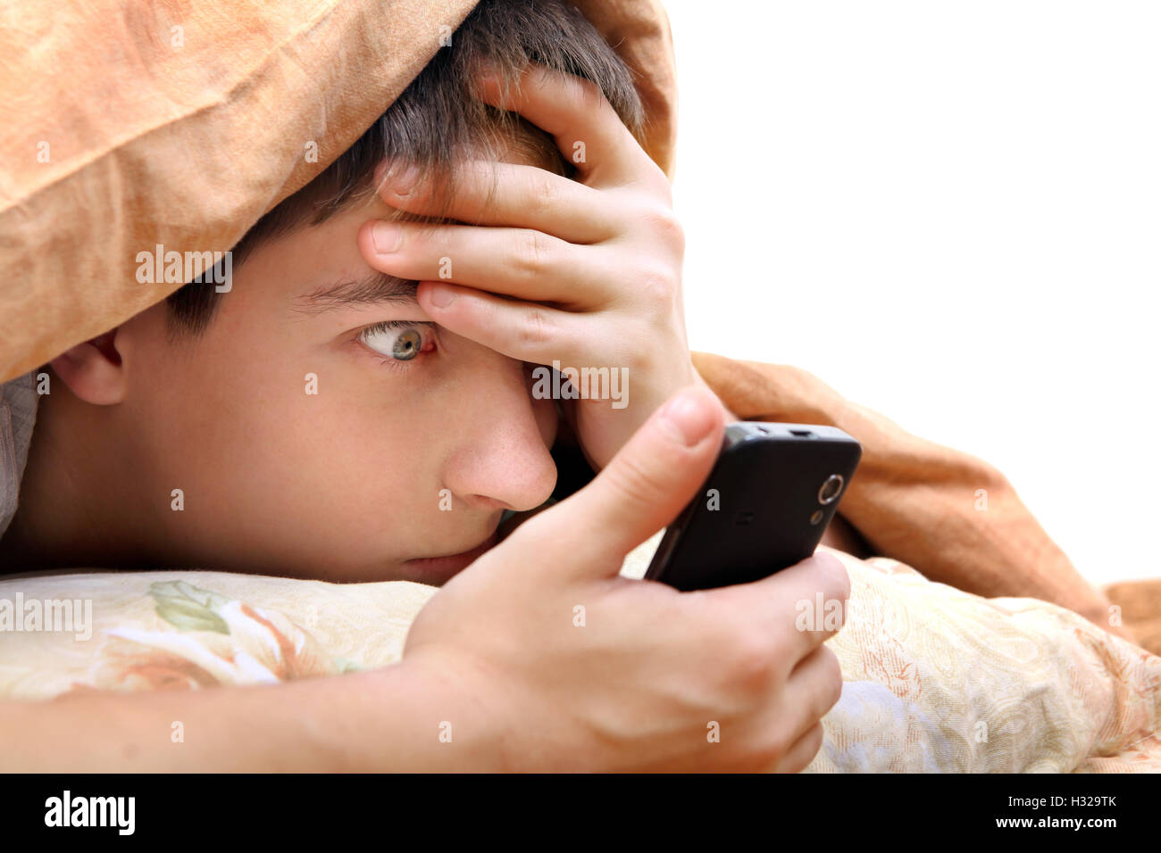 Teen cellphone stare hi-res stock photography and images - Alamy