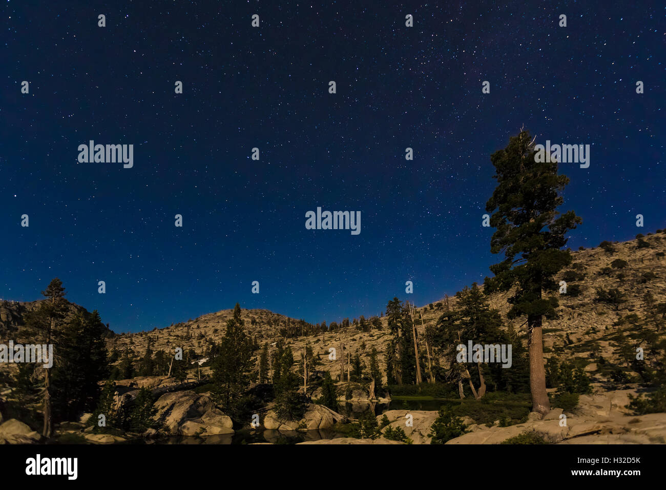 Night sky with Milky Way over Ropi Lake in the Desolation Wilderness ...