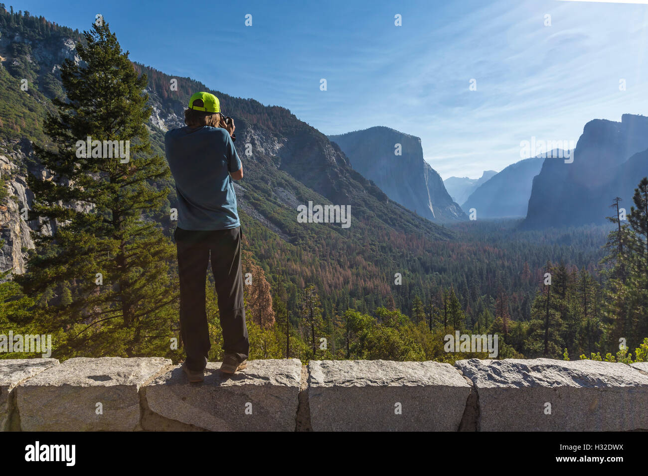 Classic view of Yosemite Valley from Tunnel View Yosemite National Park ...