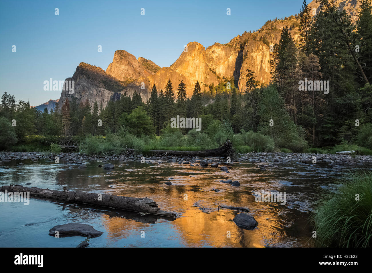 Valley View along Merced River, with sunset light on Cathedral Rocks ...