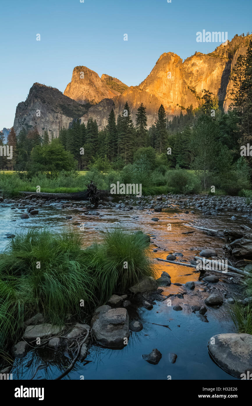 Valley View along Merced River, with sunset light on Cathedral Rocks ...
