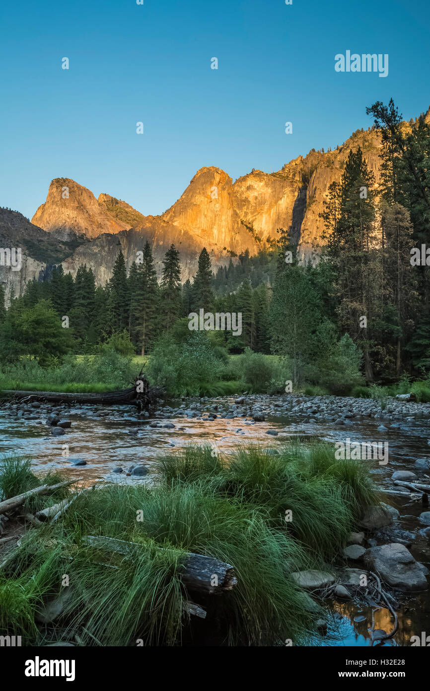 Valley View along Merced River, with sunset light on Cathedral Rocks ...