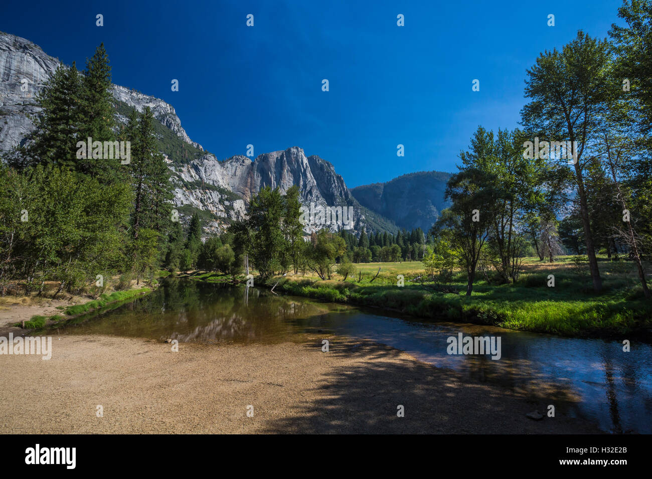 Merced River in Yosemite Valley, Yosemite National Park, California ...