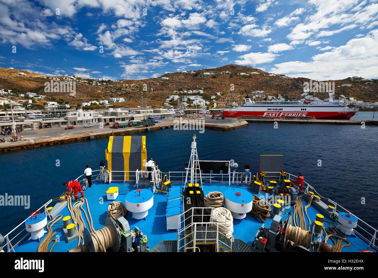Ferry arriving to the port of Mykonos Stock Photo - Alamy