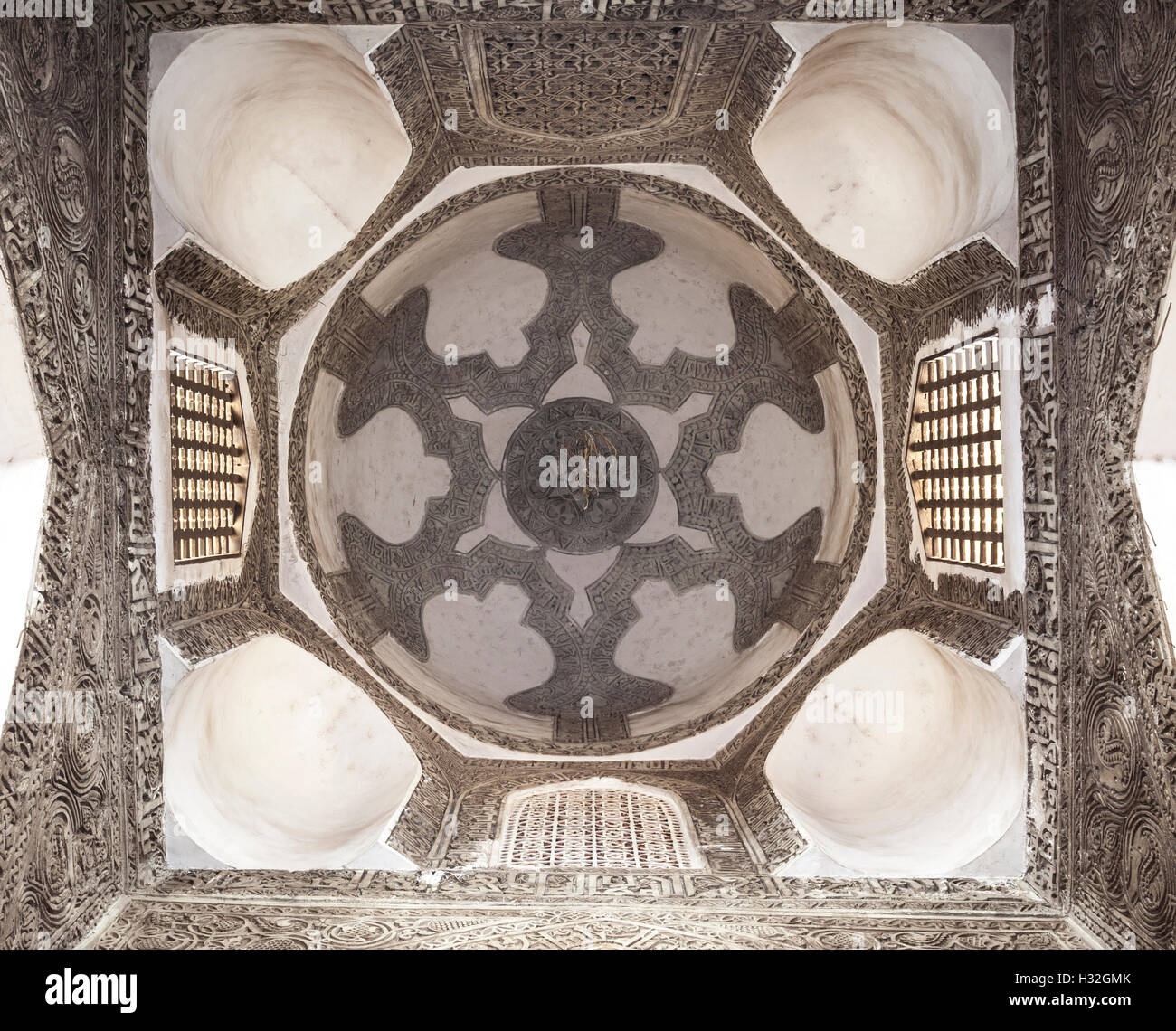 courtyard dome at entrance to prayer hall, al-Azhar mosque, Cairo ...