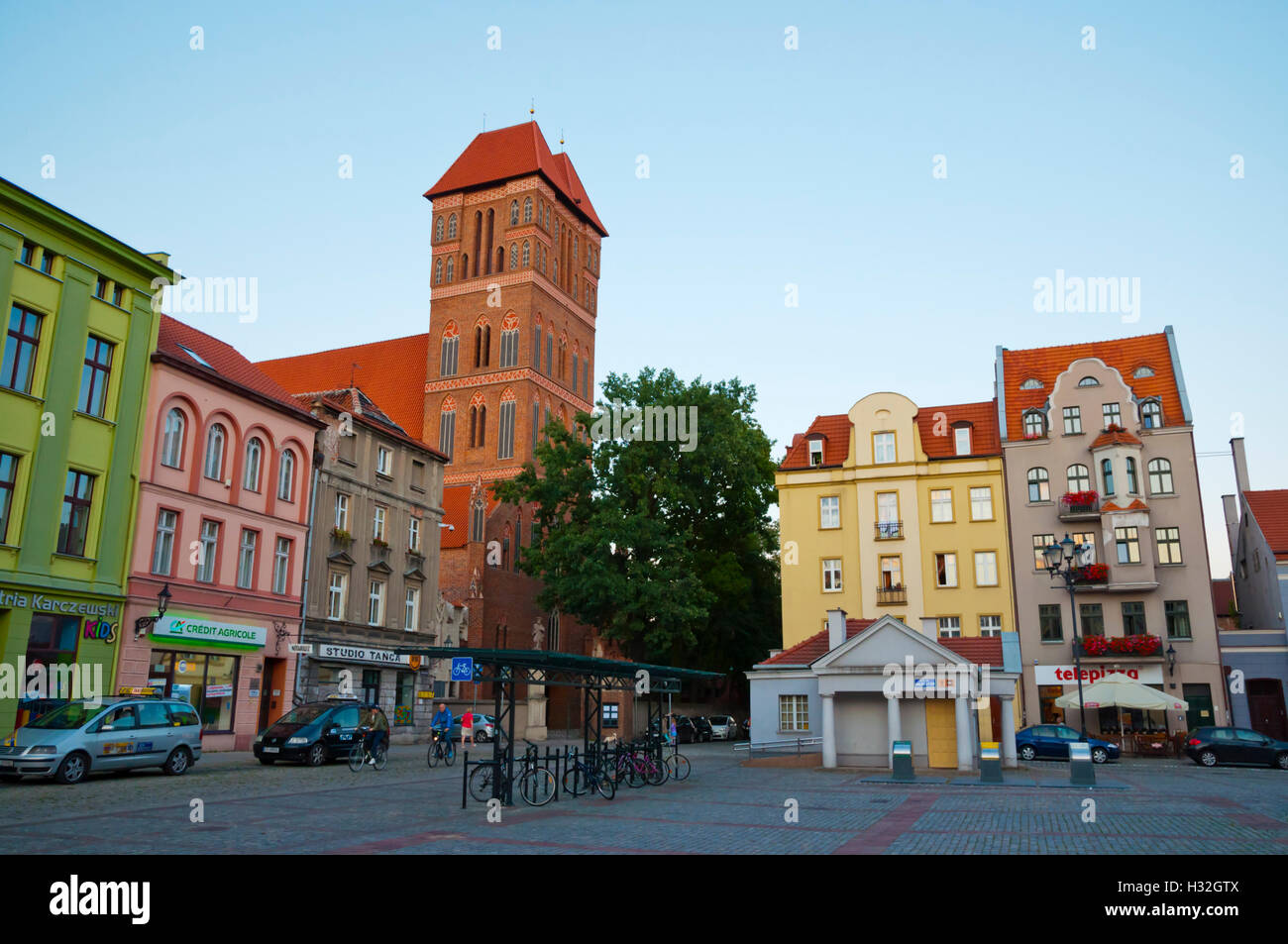 Rynek Nowomiejski, old town, with St James church, Torun, Pomerania ...