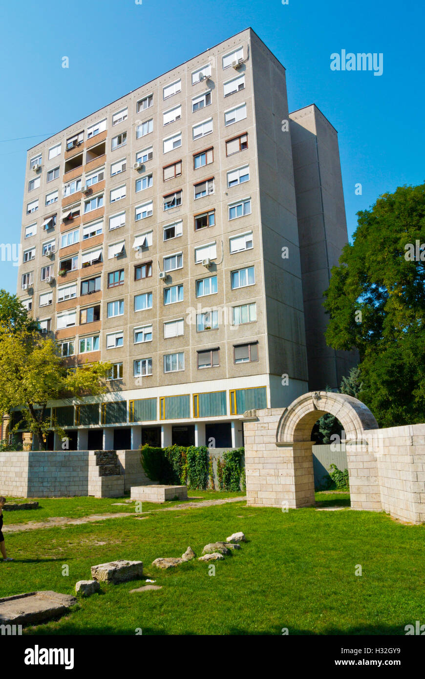 Roman apartment block hi-res stock photography and images - Alamy
