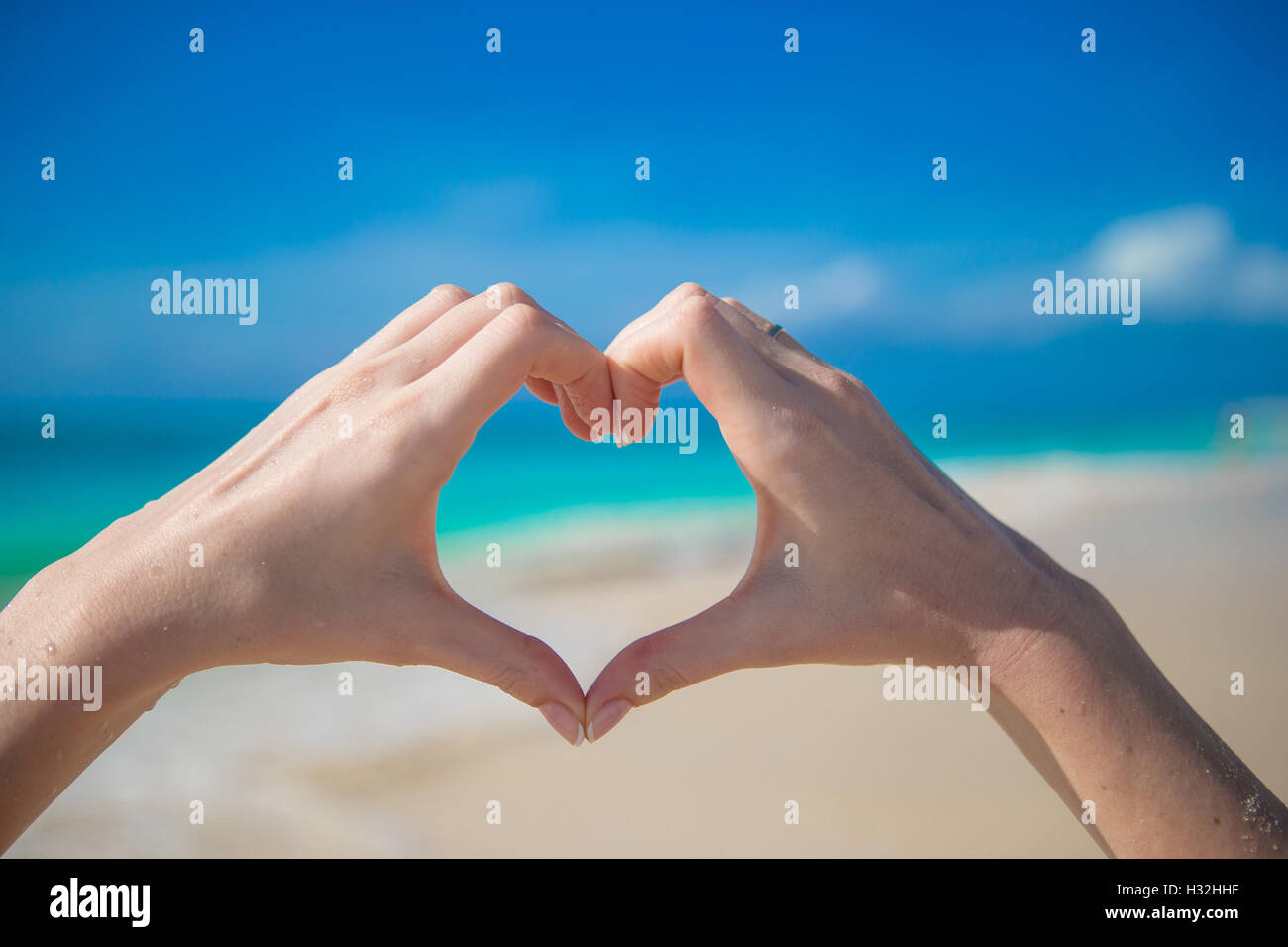 Heart shape pose beach hi-res stock photography and images - Alamy