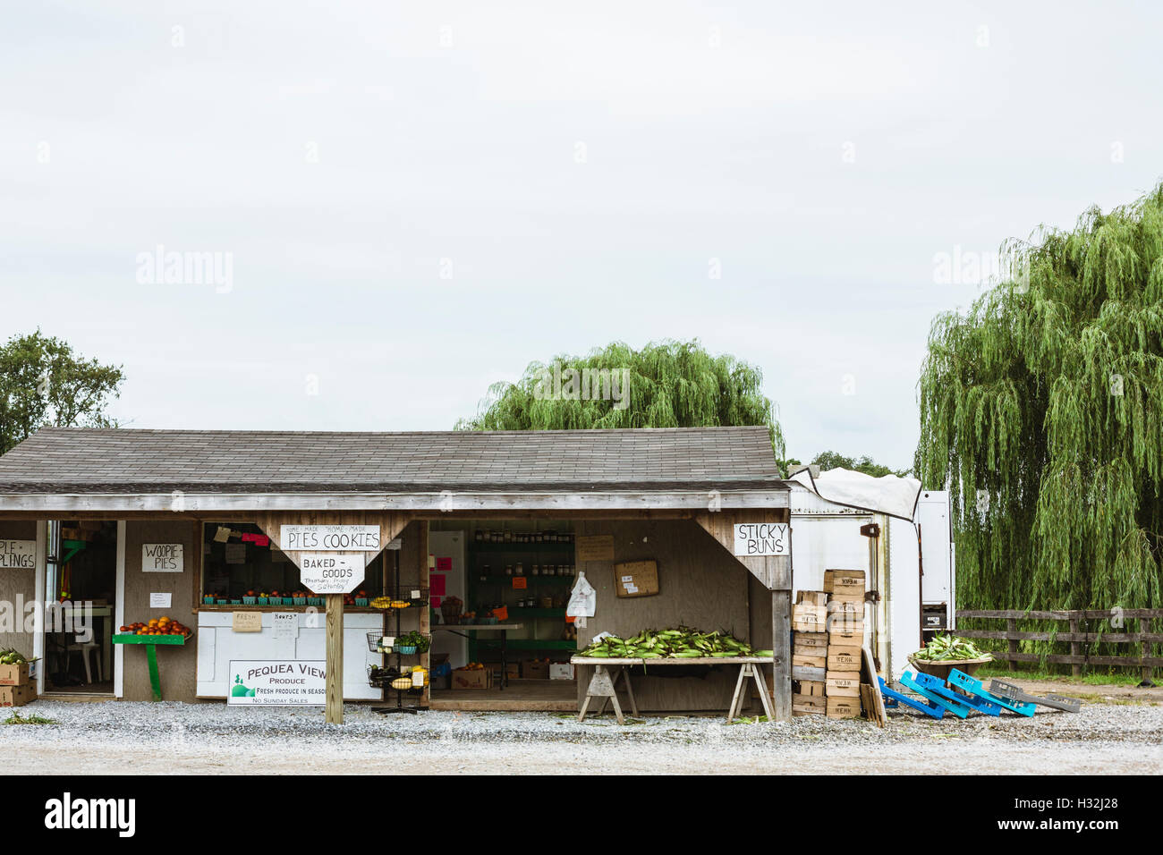 Roadside produce stall Stock Photo - Alamy