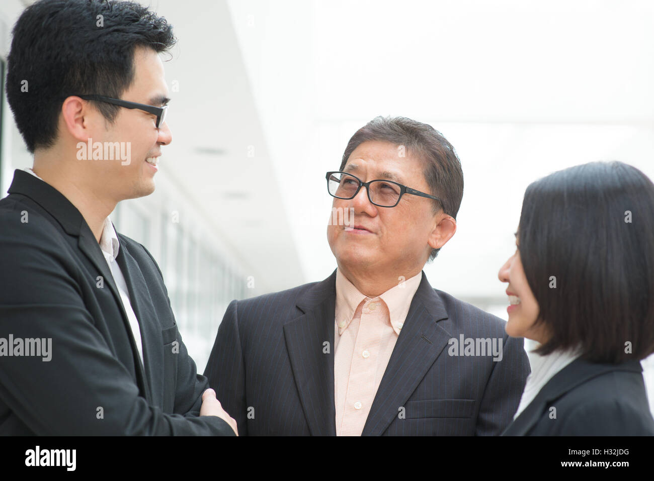 Business group discussion Stock Photo - Alamy