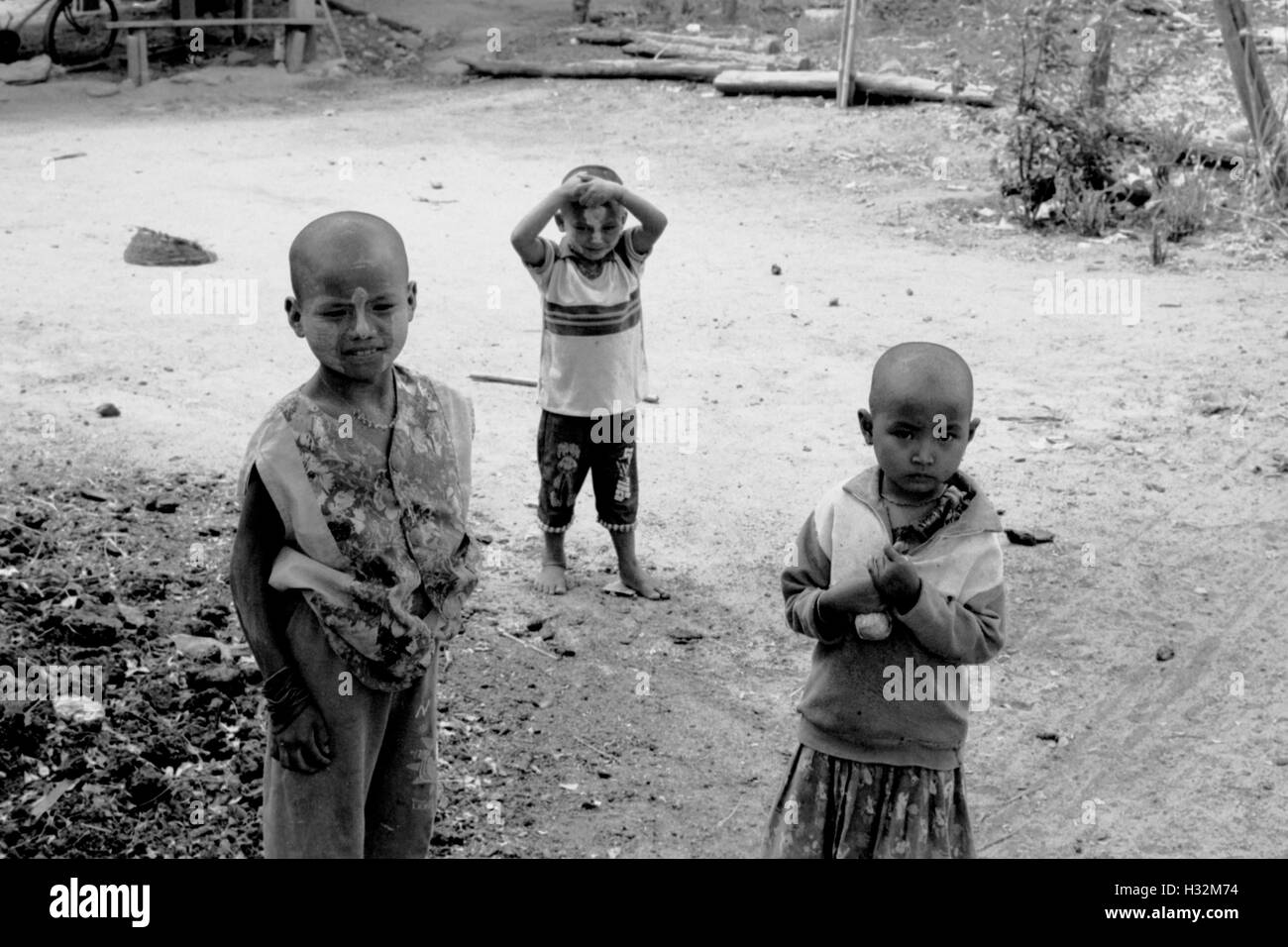 Poor street children in myanmar hi-res stock photography and images - Alamy