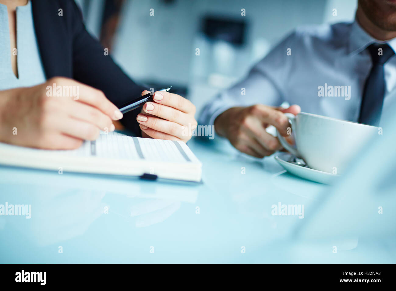 Conversation at cup of coffee Stock Photo - Alamy