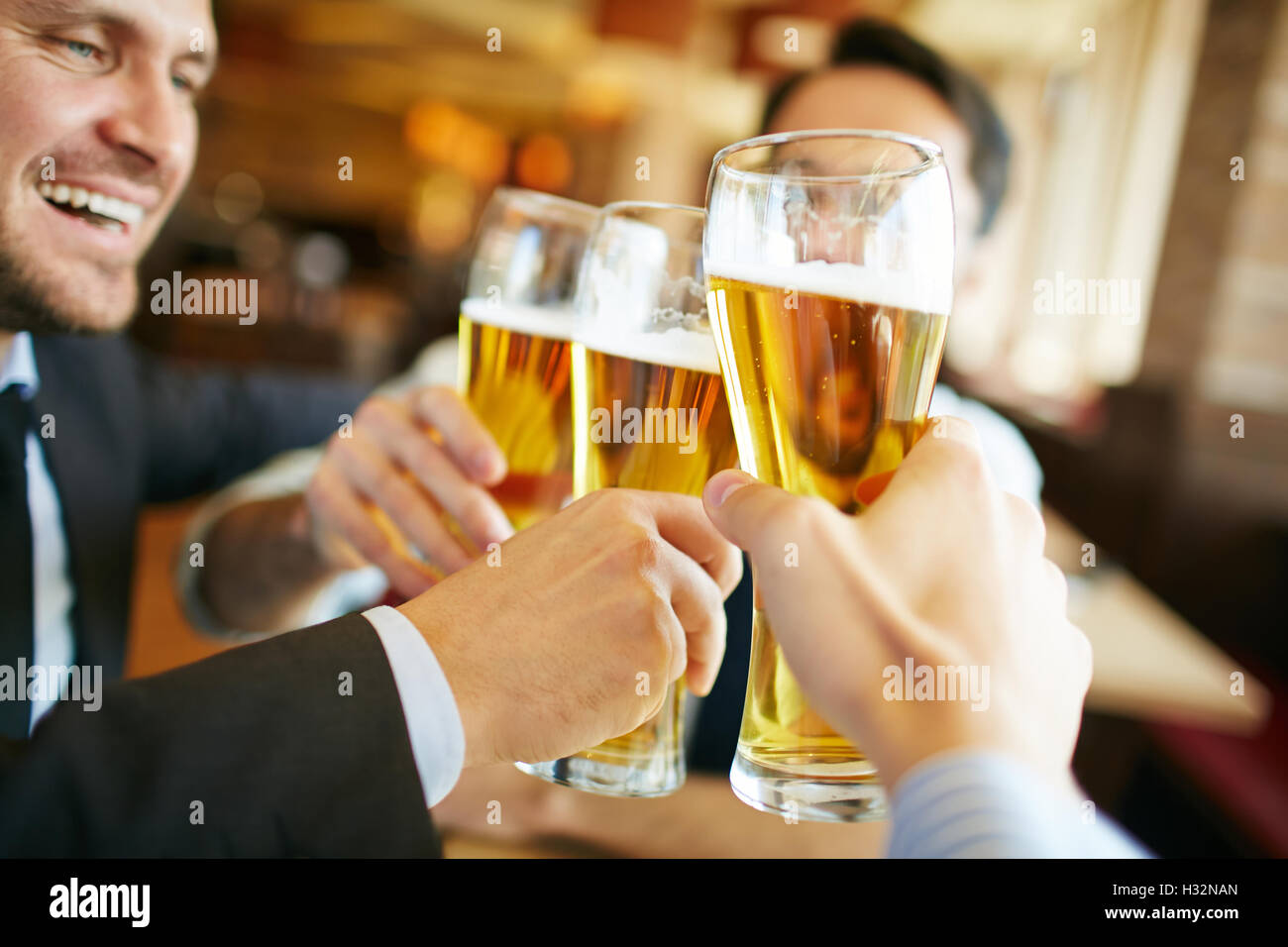Drink toast cheers hi-res stock photography and images - Alamy