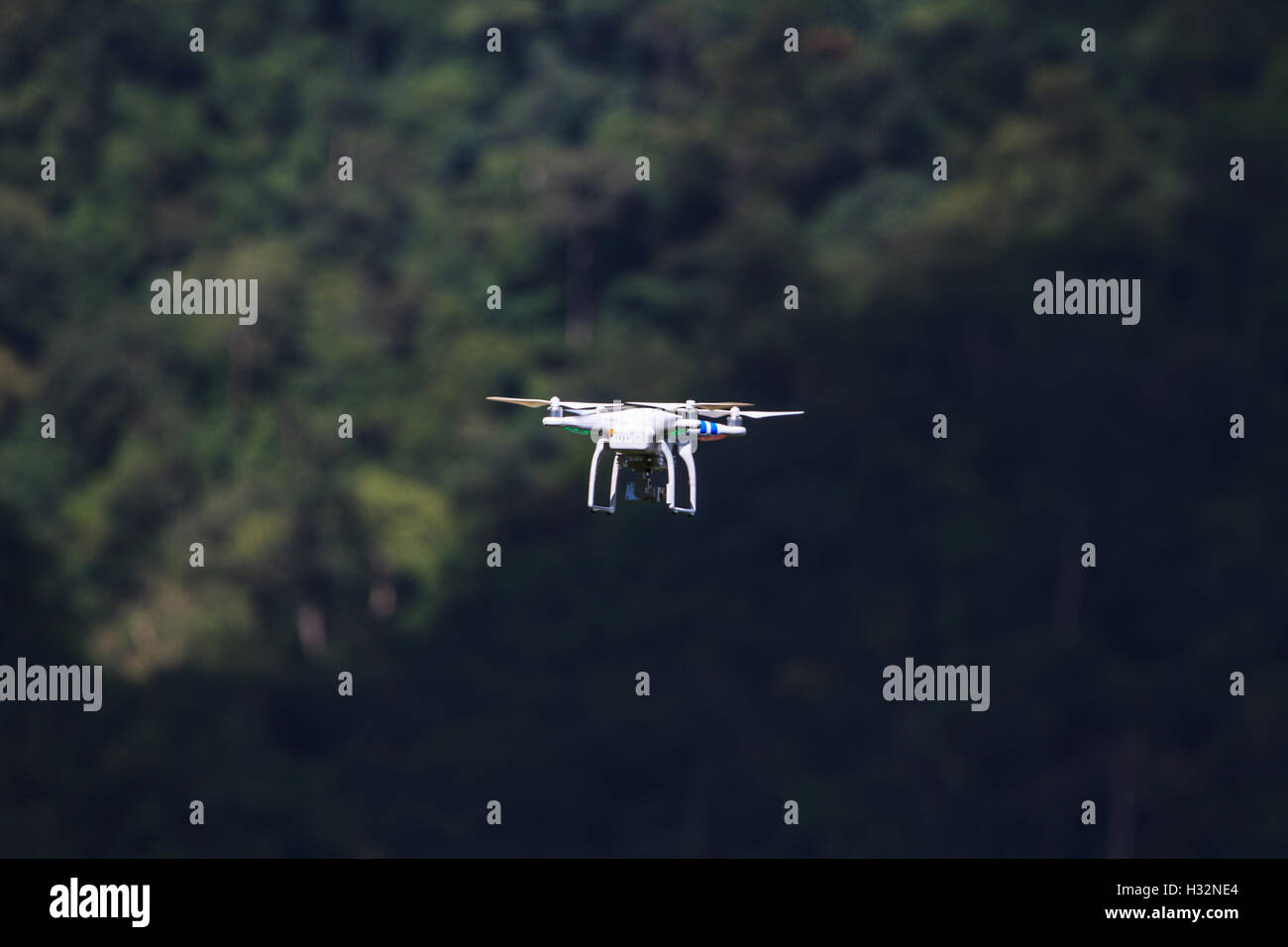 Drone mounted hi-res stock photography and images - Alamy